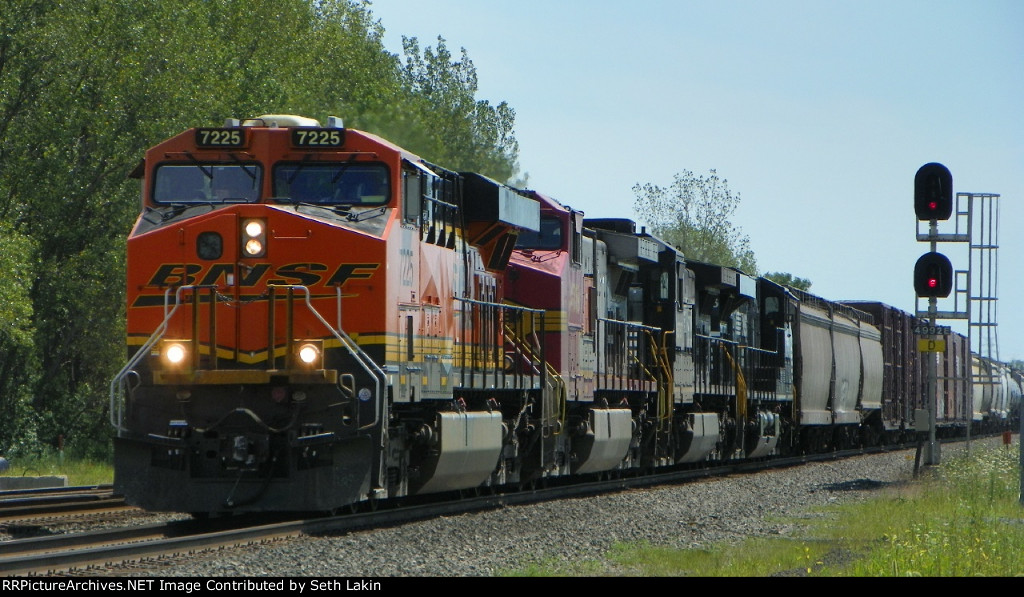 BNSF 7225